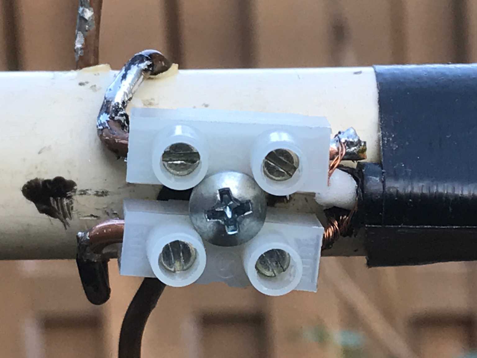 A simple 2-element quad for 2m – Practical Antennas